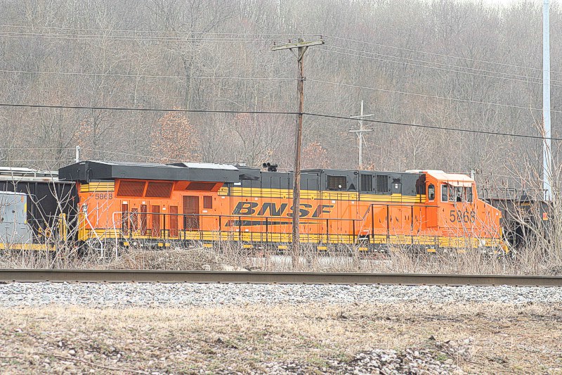 BNSF 5868